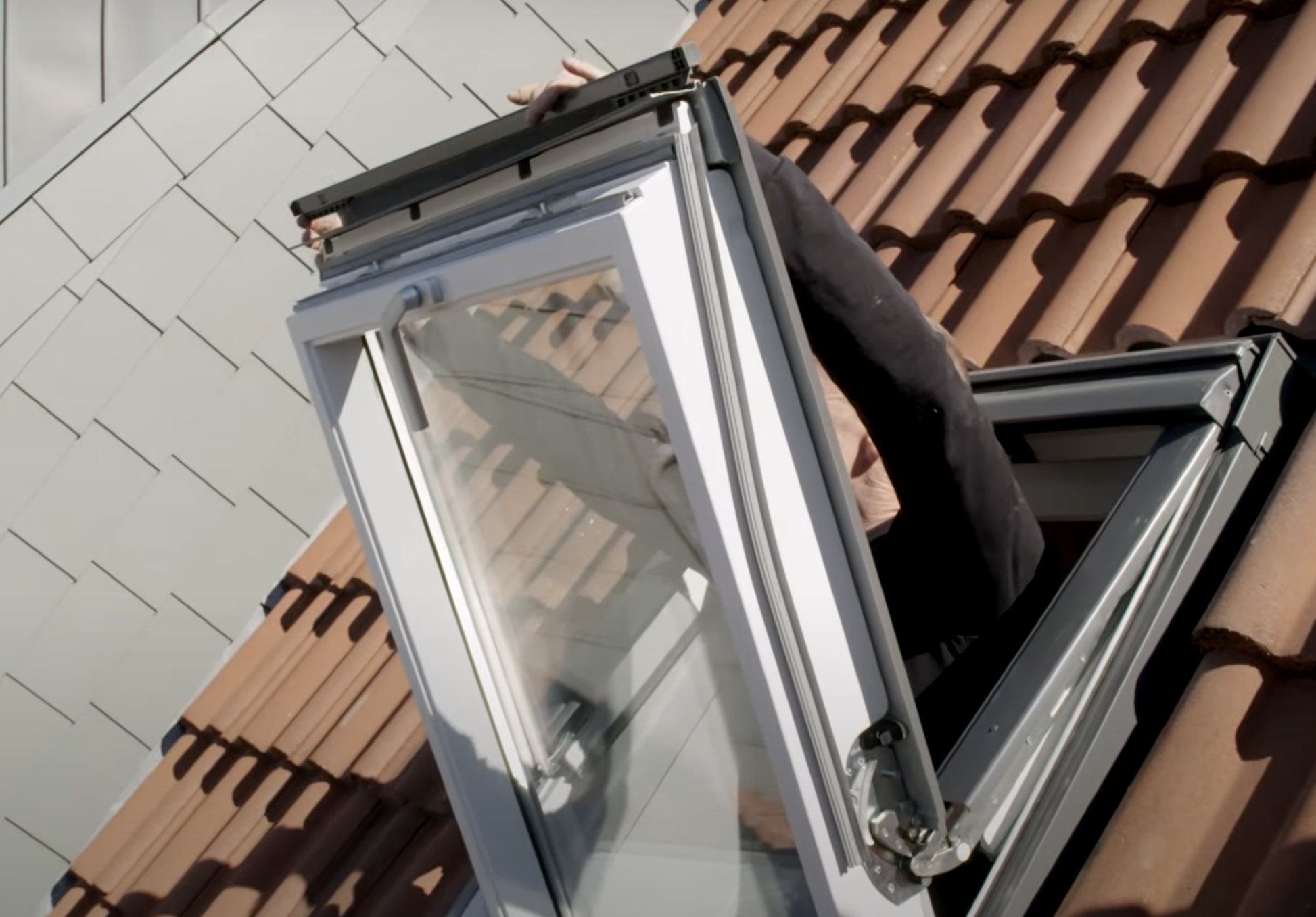Velux Solar-Rollladen montieren – Schritt für Schritt | OBI