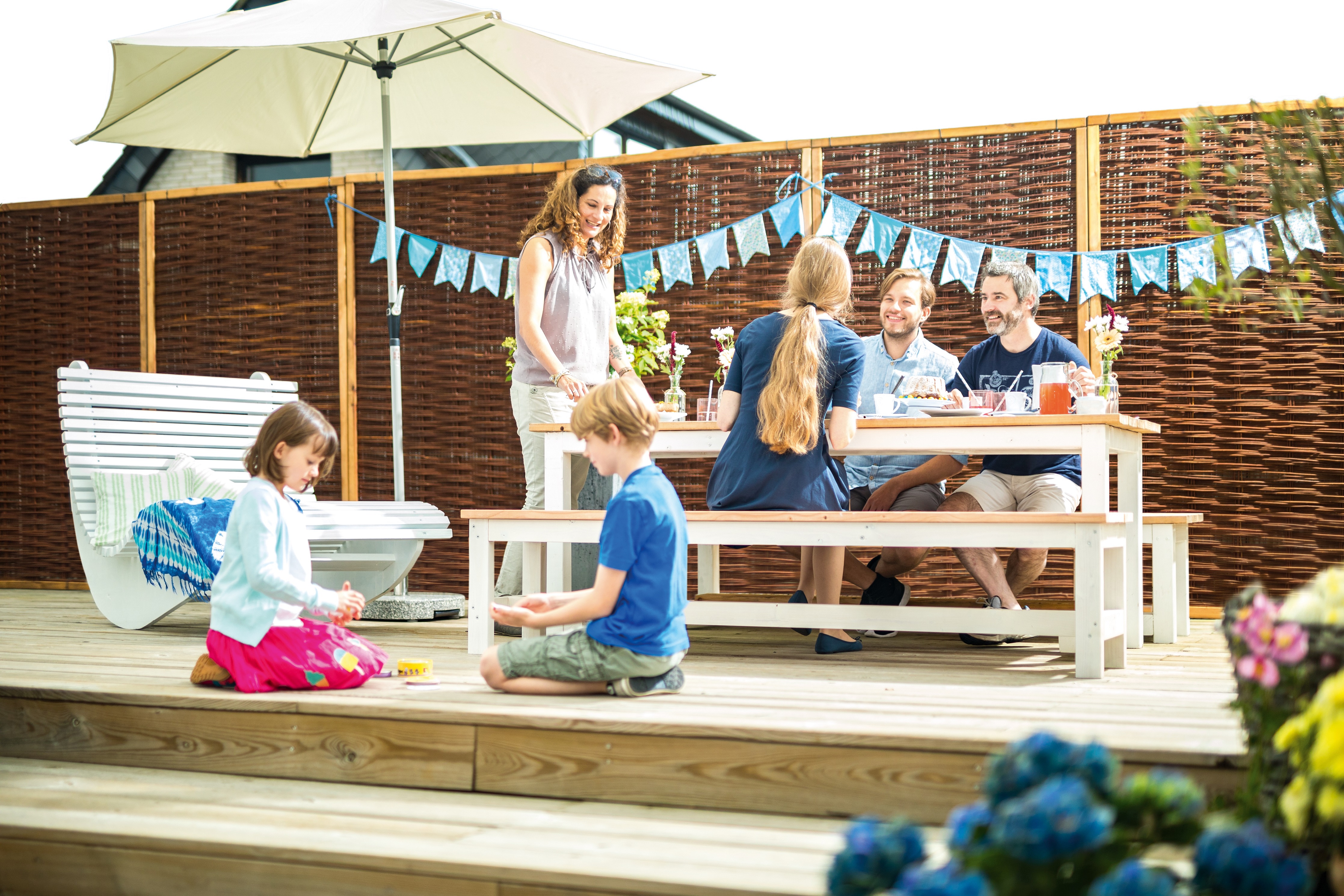 Große Terrasse gemütlich gestalten – Ideen & Tipps | OBI