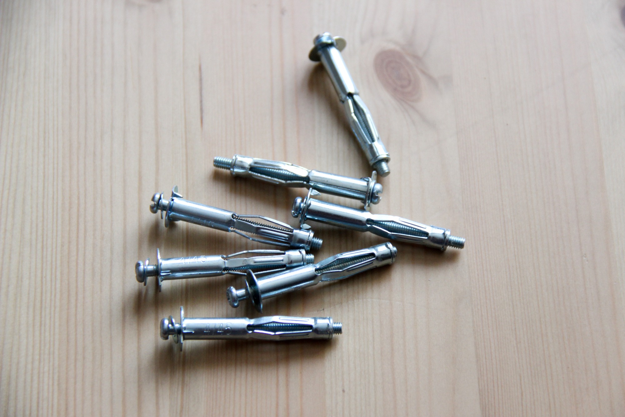 Richtigen Dübel und richtige Dübelgröße finden | OBI