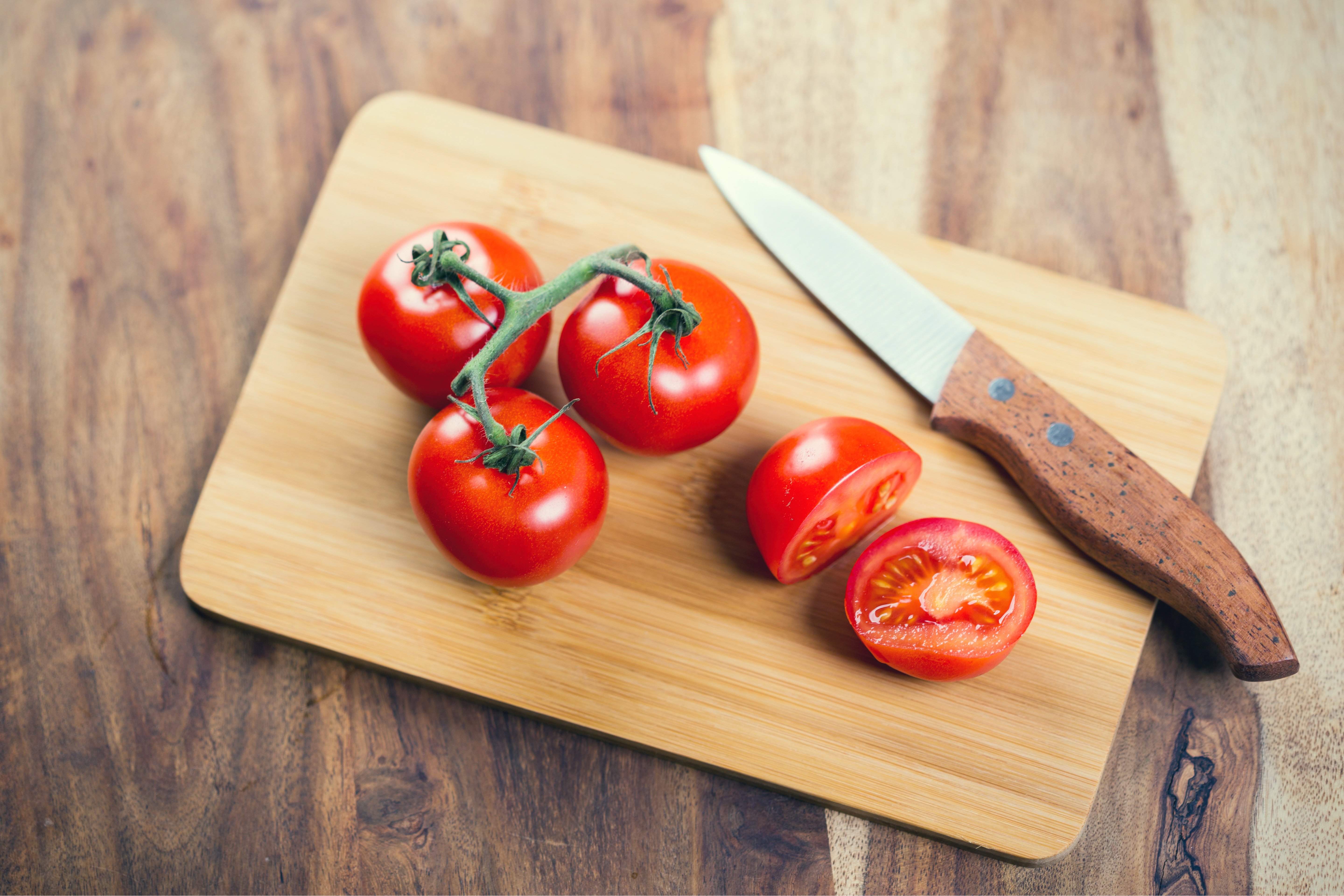 Tomaten anpflanzen: 10 Dinge, die du wissen musst | OBI