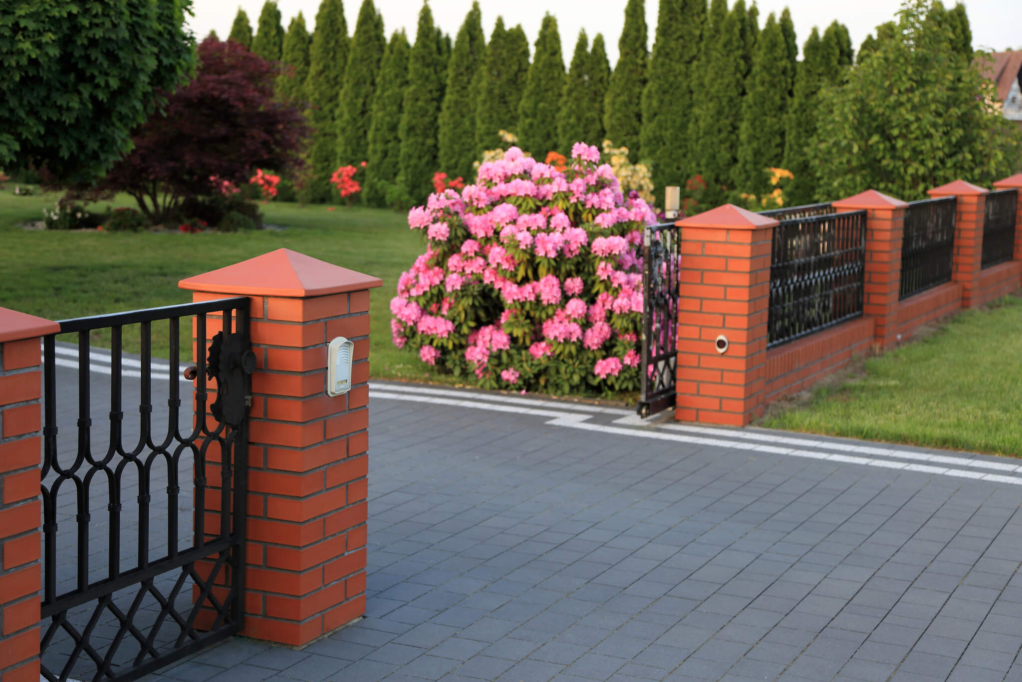 Jak stworzyć ogrodzenie murowane? Poradnik OBI