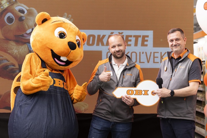 OBI rozžiarilo Zvolen na oranžovo