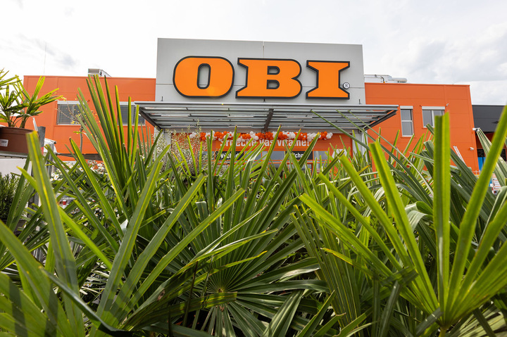 OBI rozžiarilo Zvolen na oranžovo